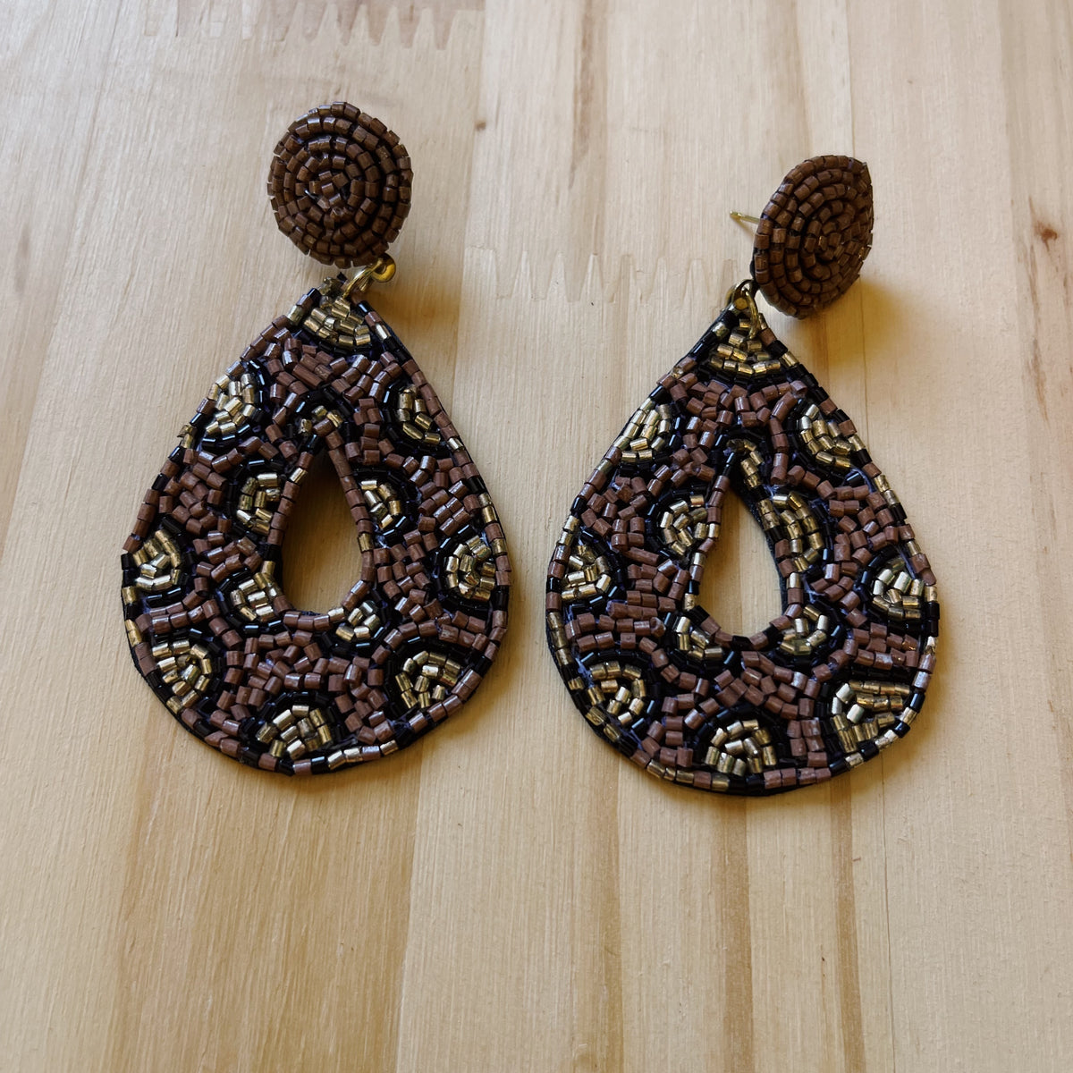 Leopard Tear Drop Seed Bead Earrings – Four Seasons Boutique